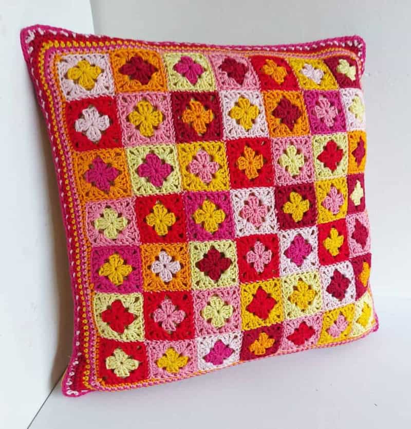 Mini Granny Crochet Pillow - Free Pattern - Annie Design Crochet