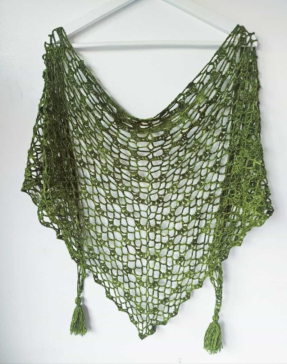 Lacy Crochet Triangle Shawl (Free Pattern) - Annie Design Crochet