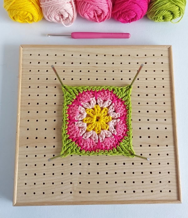 Crochet African Flower Granny Square (Free Pattern) - Annie Design Crochet