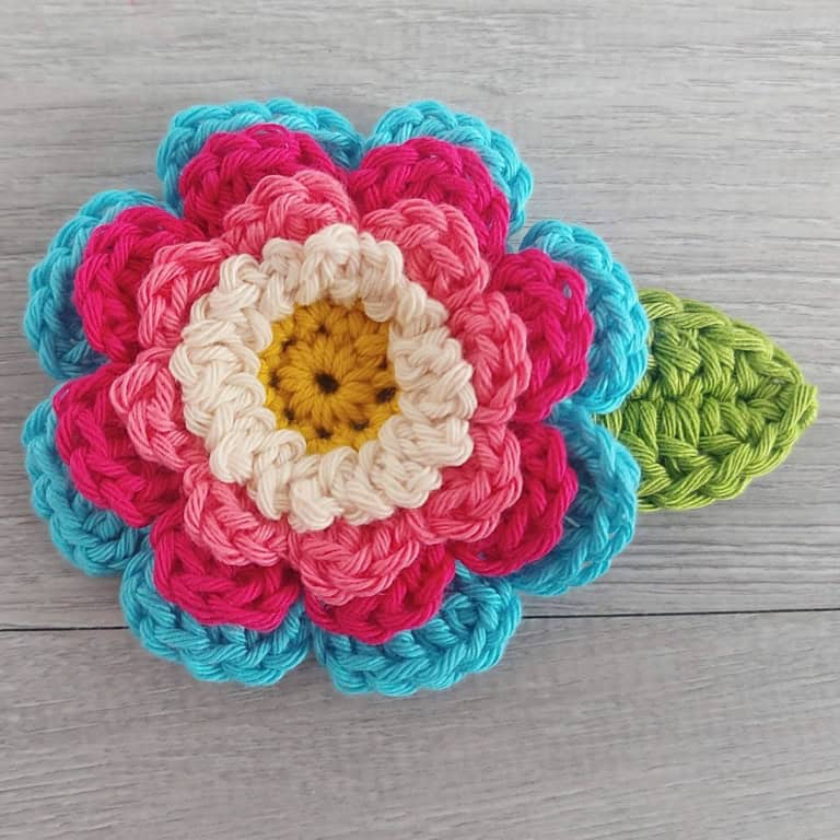 How to Crochet Flowers for a Hat (Free Pattern) - Annie Design Crochet