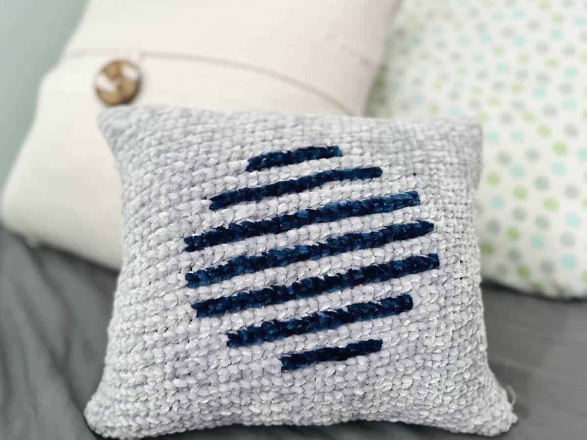 18 Colourful and Cozy Crochet Pillow Cover Patterns (Free) - Annie ...