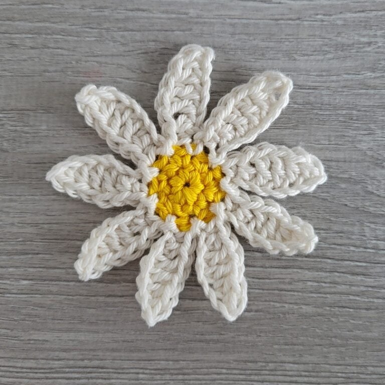 How to Crochet a Daisy Flower: Free & Easy pattern - Annie Design Crochet
