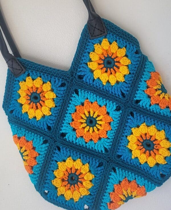 How to Crochet a Daisy Granny Square Bag: Free Pattern - Annie Design Crochet