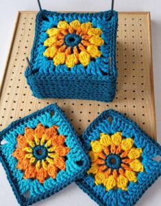 How to Crochet a Daisy Granny Square Bag: Free Pattern - Annie Design ...