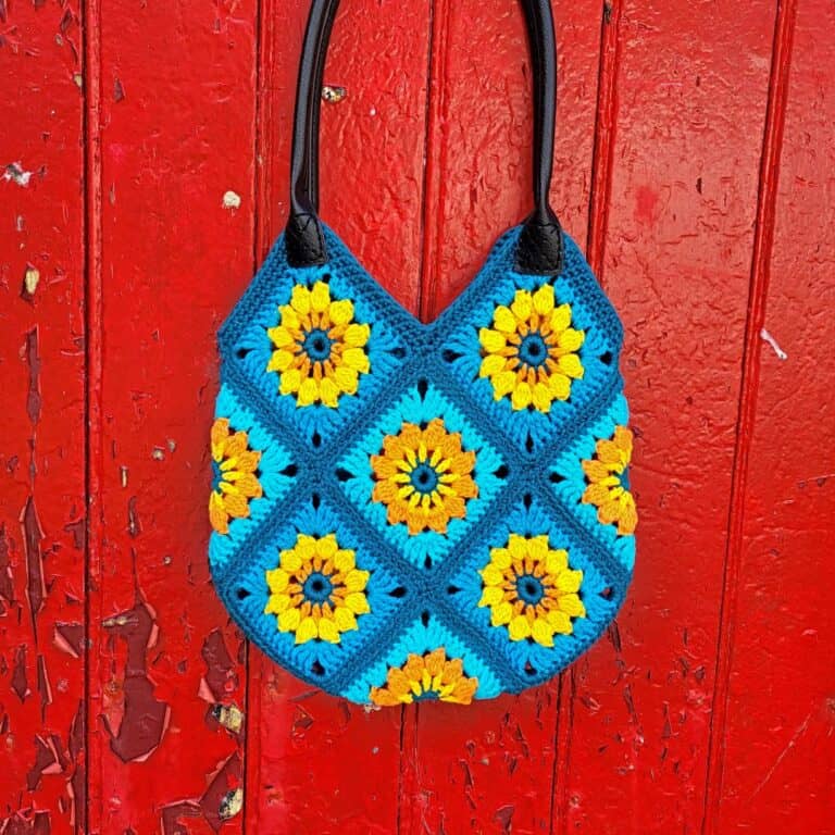 How to Crochet a Daisy Granny Square Bag: Free Pattern - Annie Design ...