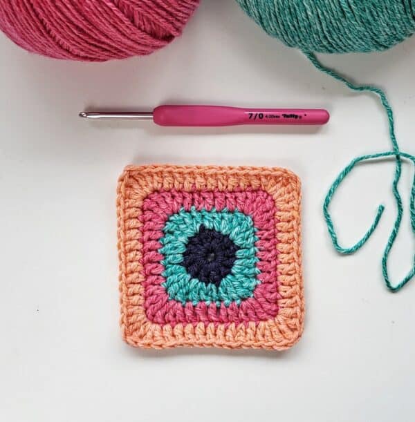 Solid Crochet Granny Square Pattern - No Gaps! - Annie Design Crochet