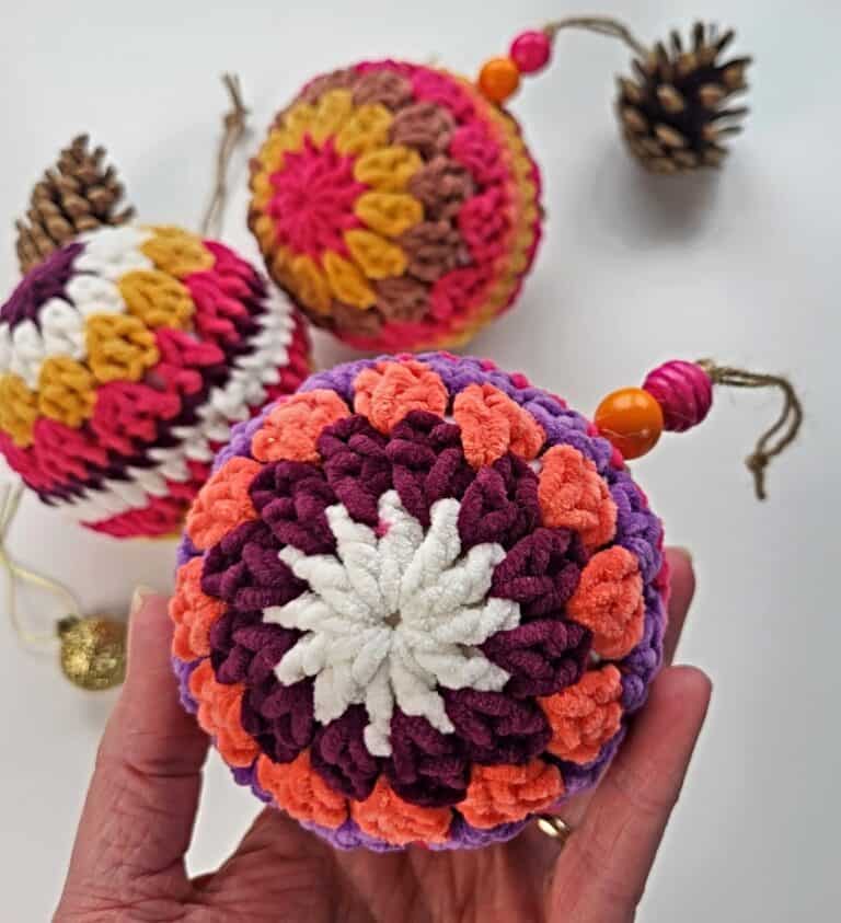 Super Size Easy Crochet Baubles - Free Pattern - Annie Design Crochet
